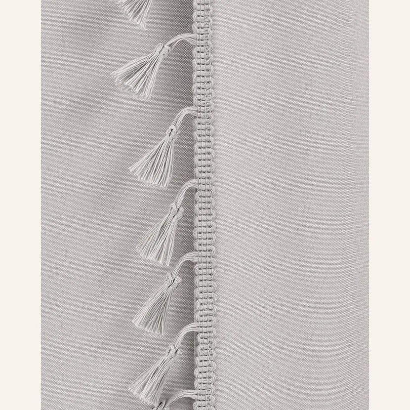 Světle šedý závěs Lara na stuhu se střapci 140 x 250 cm