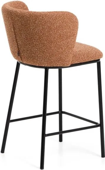 Čalouněná barová židle v terakotové barvě (výška sedáku 65 cm) Ciselia – Kave Home