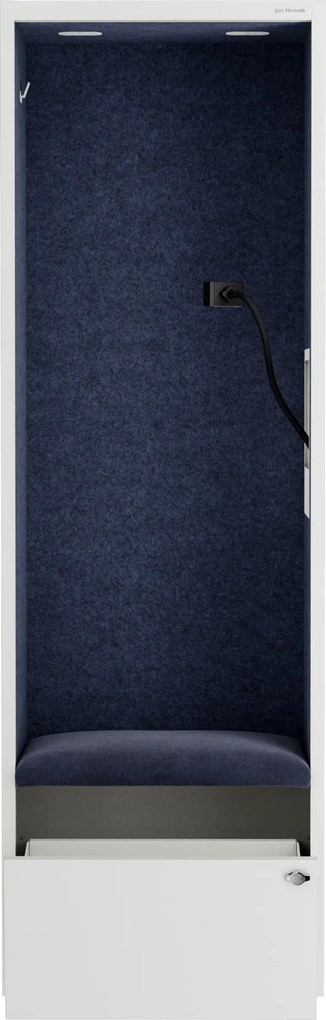 Kancelářská akustická kabina se sedátkem a USB-C portem, korpus bílý / sedák námořnická modrá, 600 mm: SALLY MentalBox