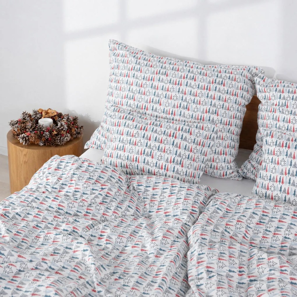 Flanelové povlečení Vánoční barevné stromečky Velikost: atypický 240 x 220 + 2 x 70 x 90