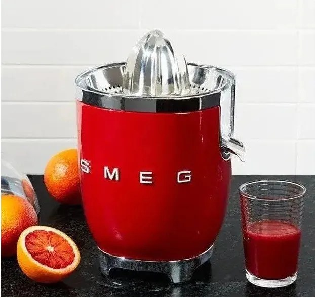 Červený odšťavňovač 50's Retro Style – SMEG
