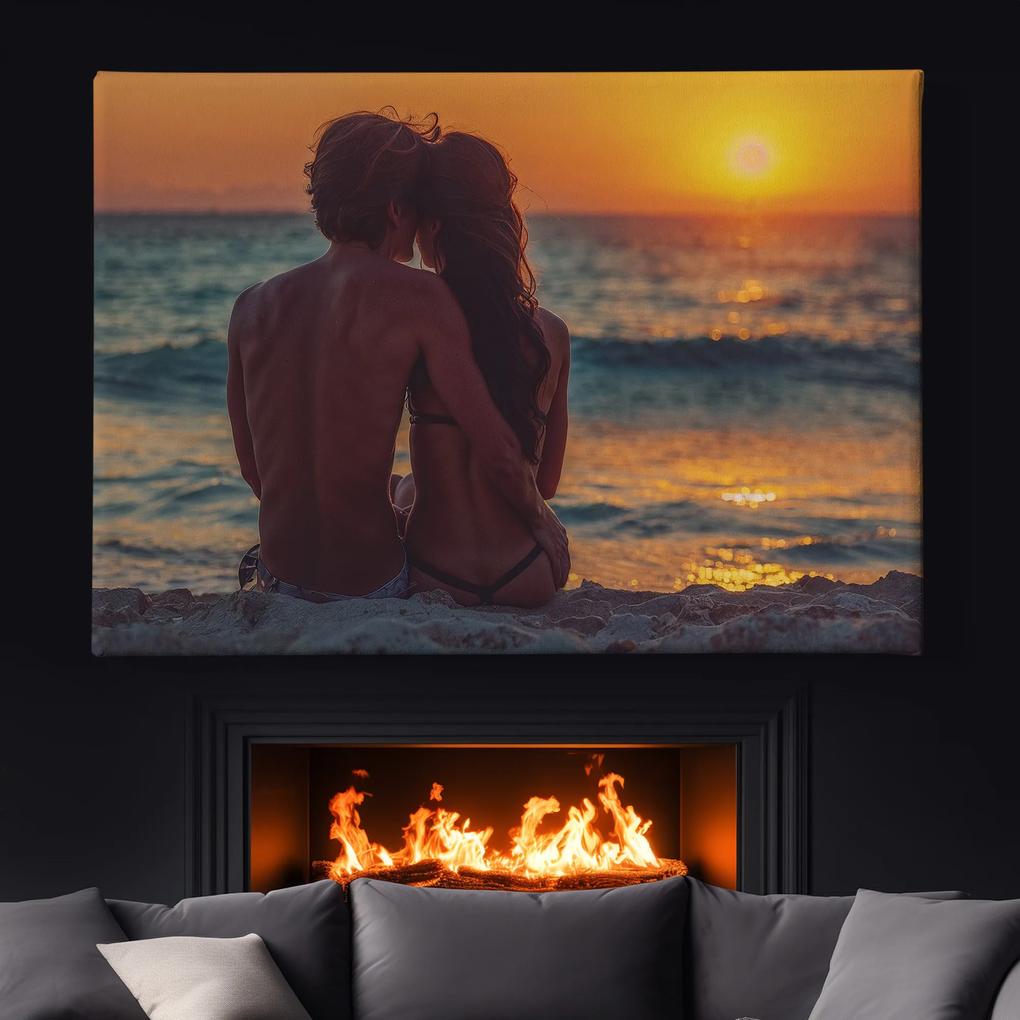 Obraz na plátně - Milenci na pláži pozorují západ FeelHappy.cz Velikost obrazu: 180 x 120 cm