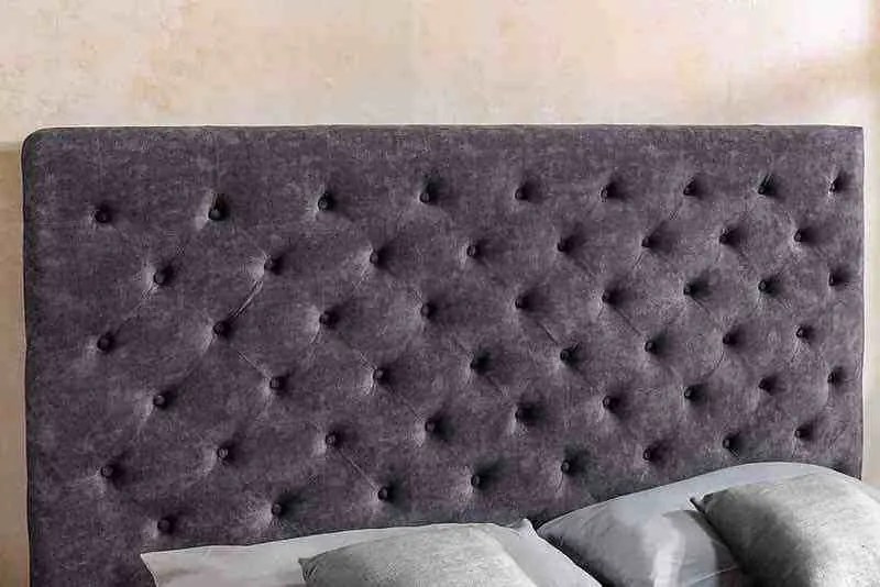 Designová postel Laney Chesterfield 180 x 200 cm šedý samet