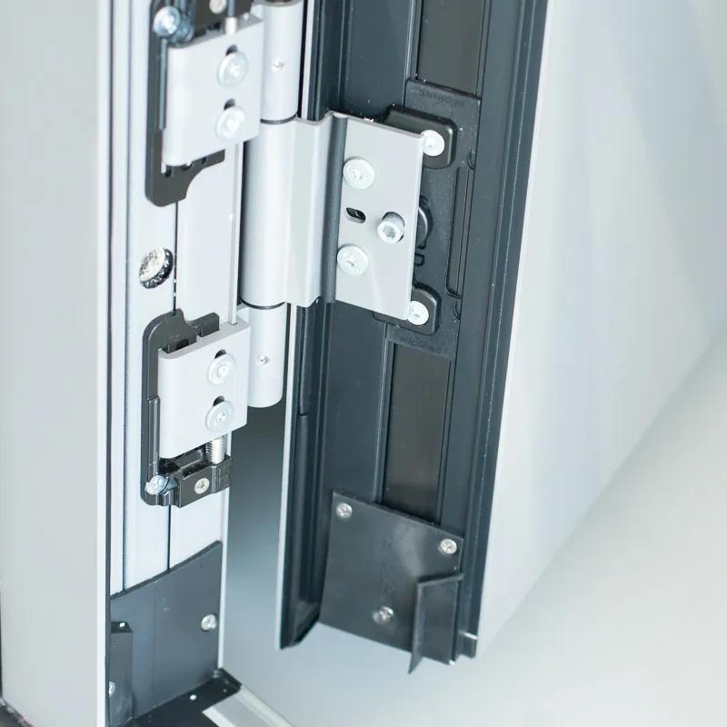Hliníkové vchodové dveře FM Turen Premium P90 M210 červenohnědá RAL3099 Orientace dveří: Levé, otevírání dovnitř, Standardní rozměr dveří včetně rámu: 100 cm x 200 cm - vnější rozměr rámu