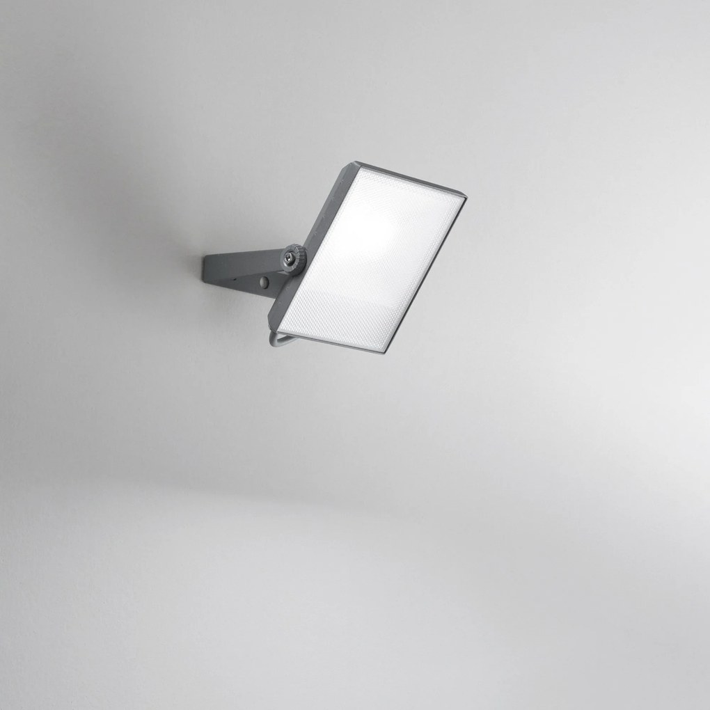 FAN LED-AXEL-S30-SIL Venkovní reflektor LED, 30 W, CCT, stříbrná, se senzorem, IP65 - FANEUROPE