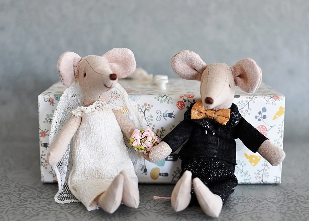 Maileg Svatební myšky v krabičce ženich a nevěsta