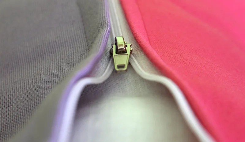 DOMESTAV s.r.o. Polštář se snímatelným potahem-obdelník-vybalené barevné provedení: zeleno-růžová