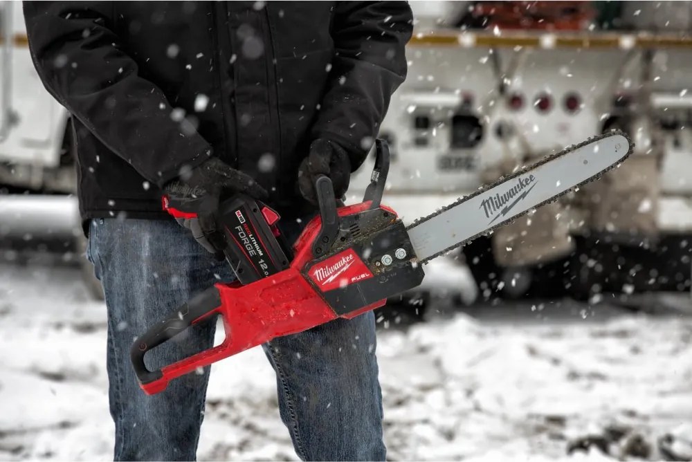 Milwaukee M18FCHS35-122 aku řetězová pila 35cm 2x12Ah 4933499223