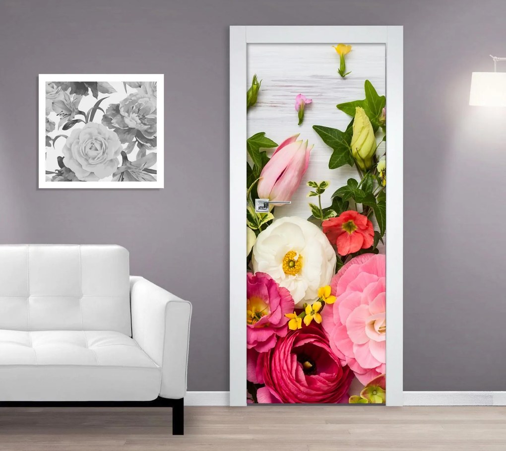 Fotožaluzie -  Samolepící fototapeta na dveře 95x210cm - květiny na bílém dřevě