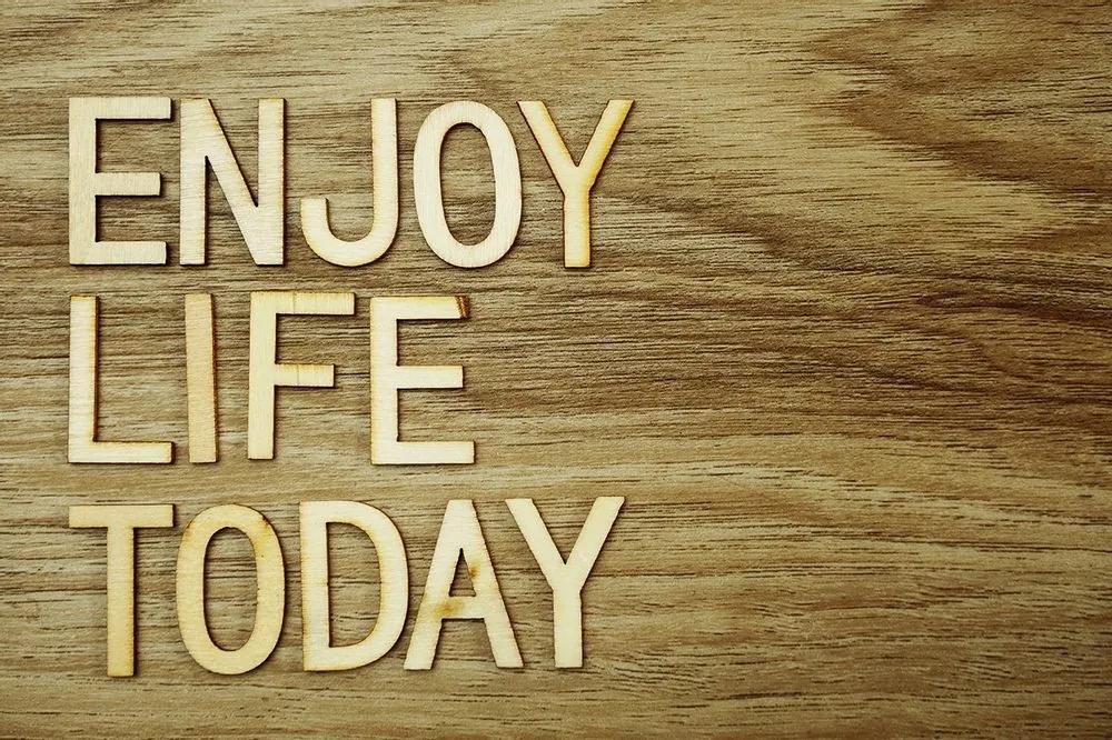 Samolepící tapeta s citátem - Enjoy life today - 375x250 cm