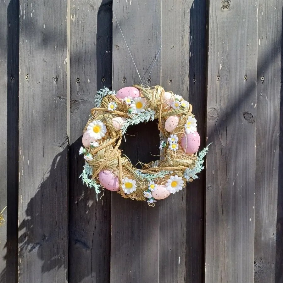 Velikonoční věnec na dveře 24 × 8 cm, starorůžová barva vajíček a kopretiny, plast, venkovní