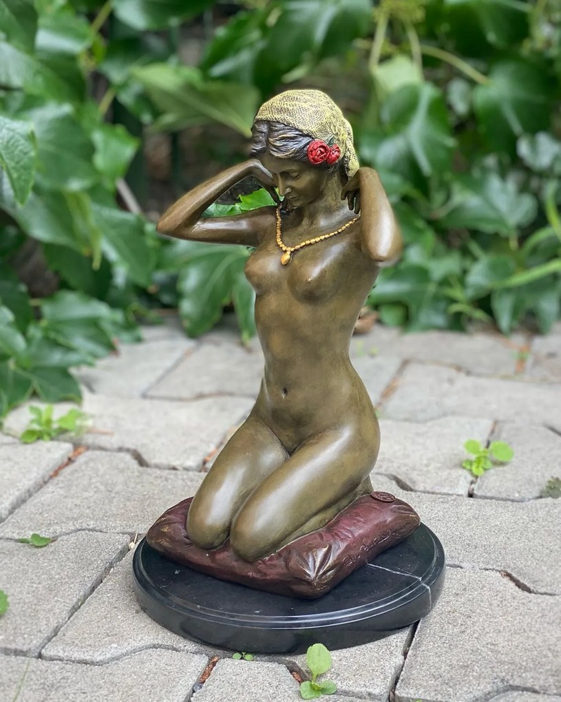 Vídeňský bronz socha soška Nahá žena s náhrdelníkem