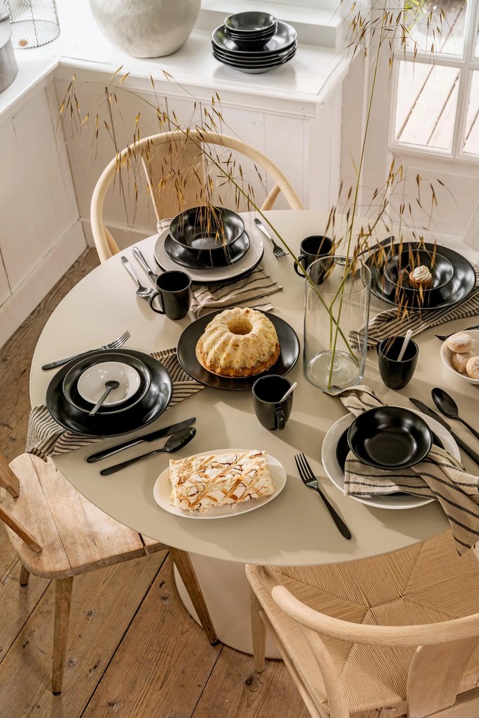 vtwonen Matt Black talíř Ø 20 cm, černý matný (Porcelánový snídaňový talíř v černé matné barvě)