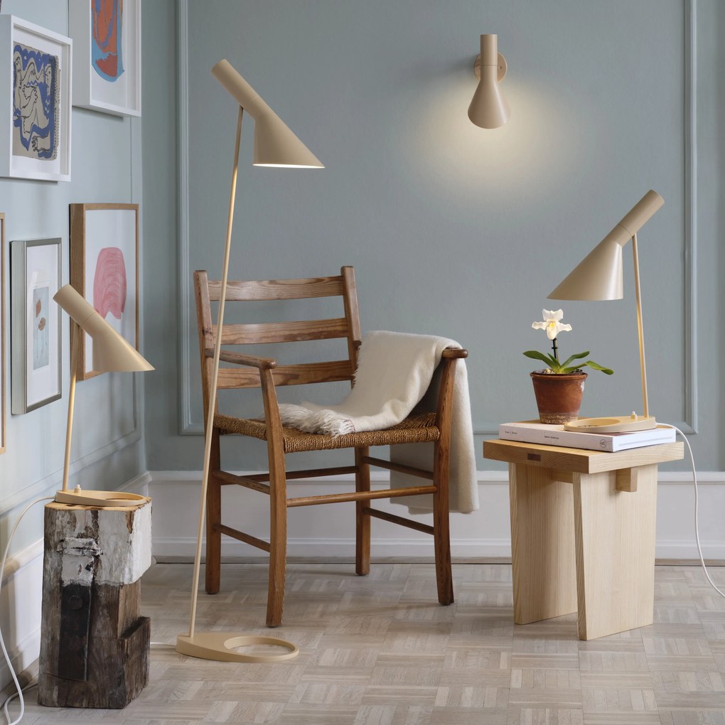 Stojací lampa AJ, Warm sand – LOUIS POULSEN