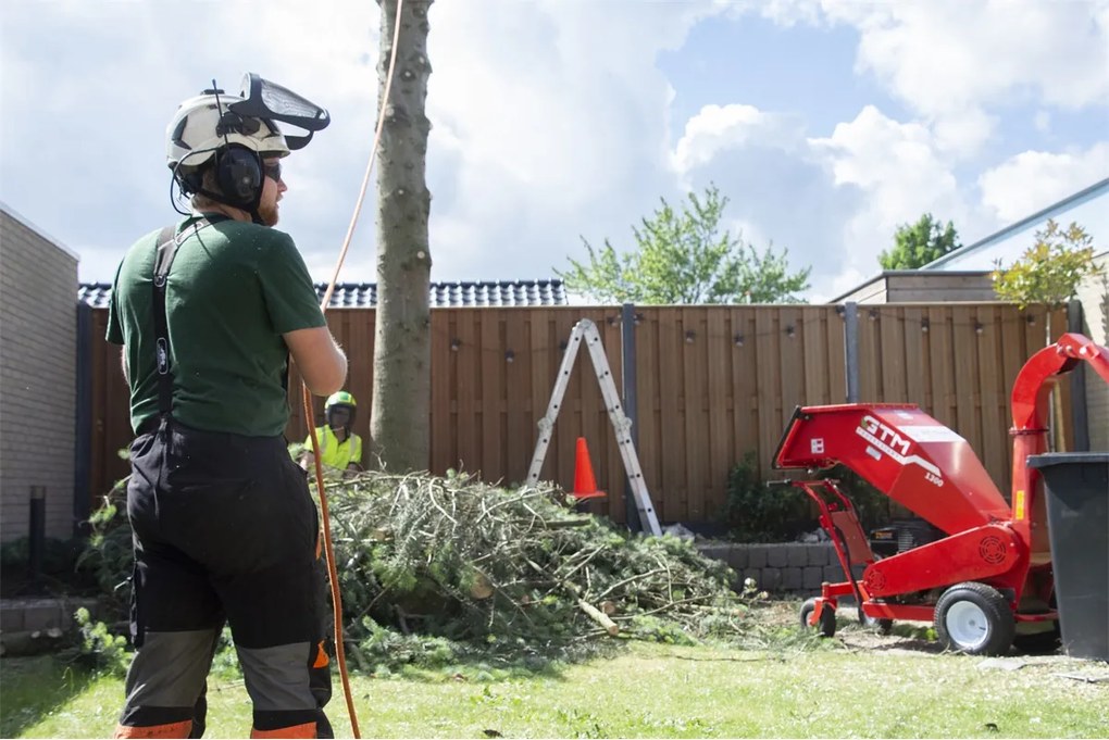 GTM Professional GTM GTS 1300 WDG - benzinový drtič dřeva s pojezdem