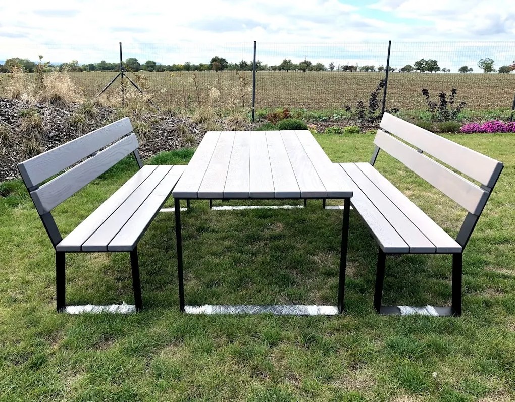 KULHÁNEK Zahradní sestava s nohami z ploché oceli - stůl, 2x lavice s opěradlem Délka: 150 cm, Odstín nátěru: individuální, Odstín podnože: bílá - RAL 9010