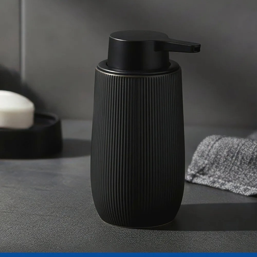 Černý plastový dávkovač mýdla 400 ml Fablo – Wenko
