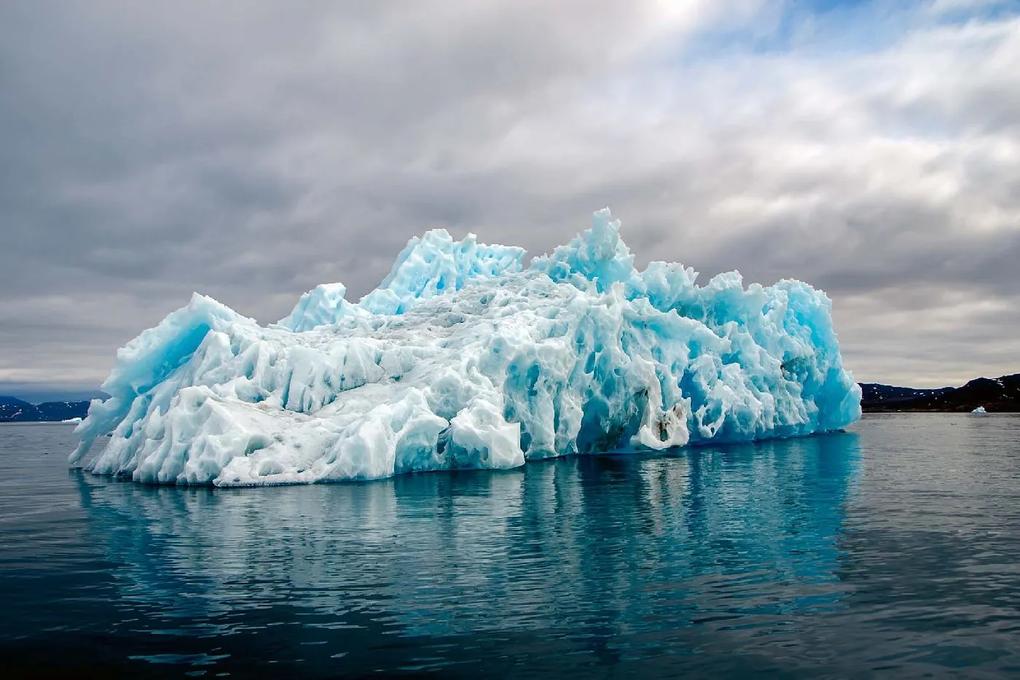DIMEX | Samolepicí vliesová fototapeta na zeď Modrý ledovec MA-5-3086 | 375 x 250 cm | modrá, šedá