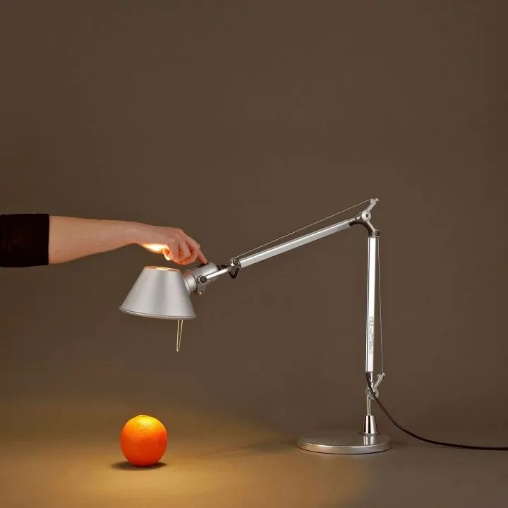 ARTEMIDE - Stolní lampa Tolomeo Midi Tavolo LED 2700K - stříbrná