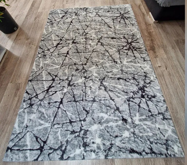 HU Šedý koberec Plush Deluxe Šedý mramor Rozměr: 50x80 cm