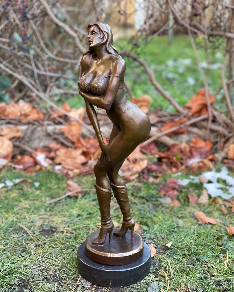 Bronzová socha soška sexy žena