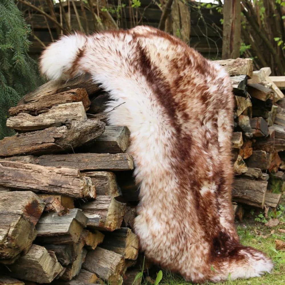 Ovčí kožešina muflon hnědá, 100% přírodní, délka 90-110 cm