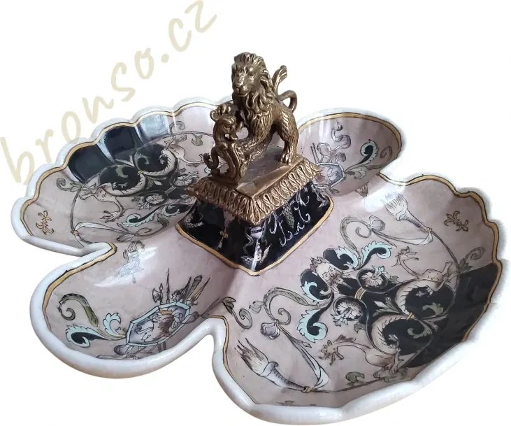 Porcelánová miska s bronzovým lvem – dekorativní servírovací mísa ve stylu Art Nouveau
