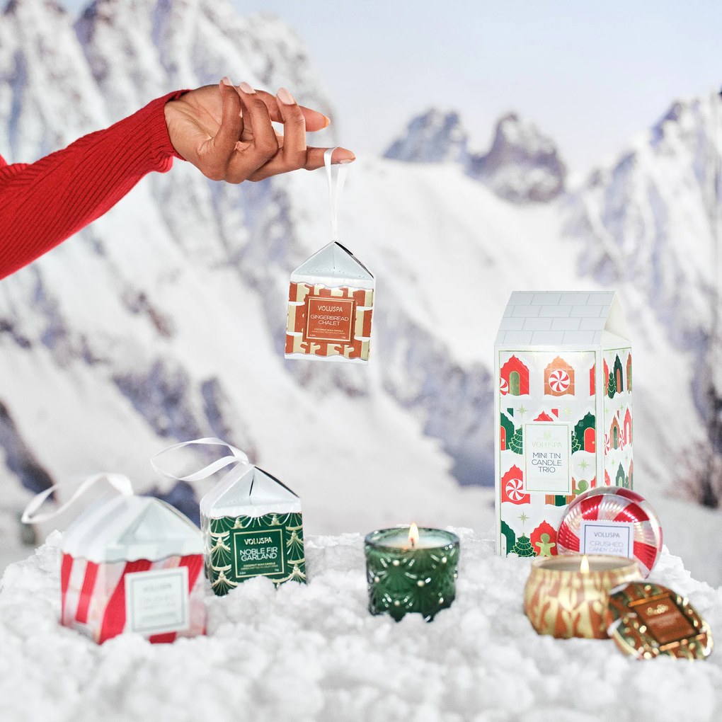 Voluspa svíčka Noble Fir Garland v dárkové chaloupce, 72 g