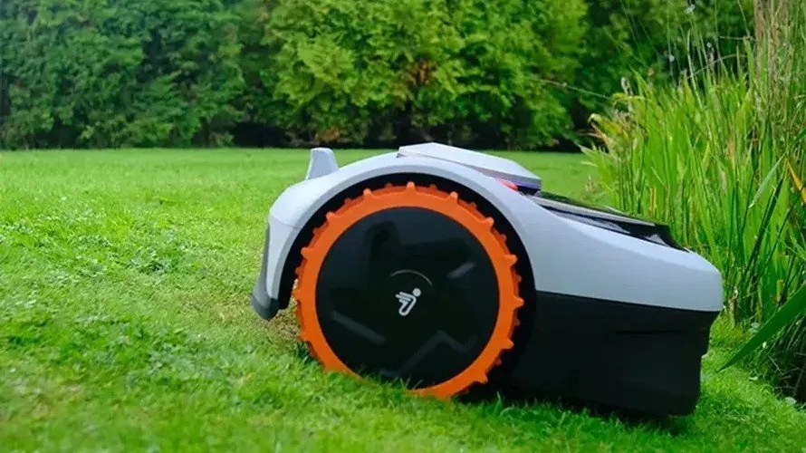 Segway Navimow i108E - 800m2, bezdrátová robotická sekačka - Wi-Fi, Bluetooth, (AKCE v ceně modul 4G + rok data zdarma)