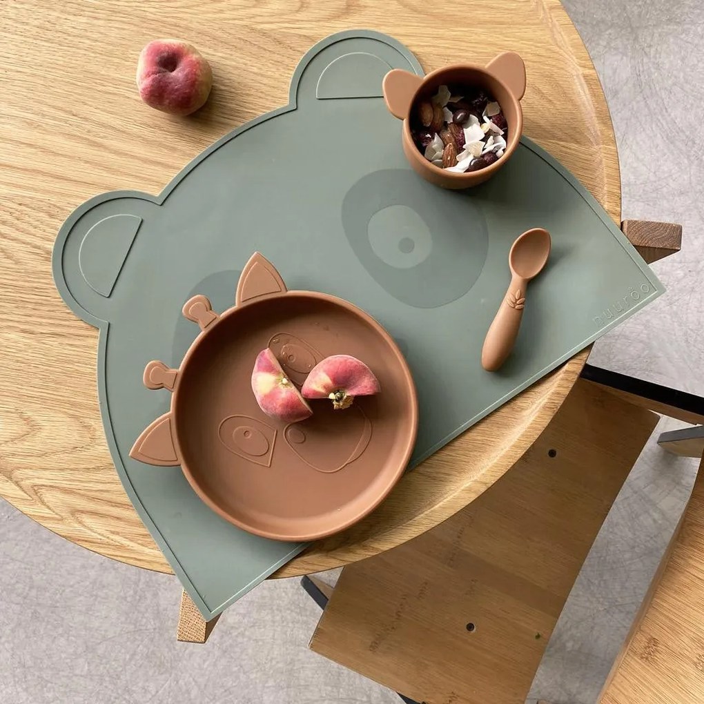NUUROO Akila Silikonový talířek 2 ks Giraf Chocolate Malt