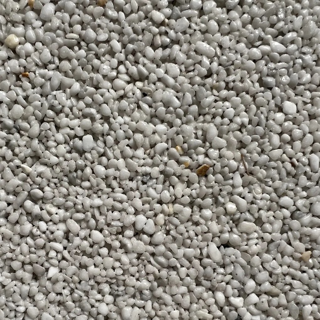 Báča Beton Kamenný koberec na podlahu Bianco Carrara Frakce: Jemná (0,7 – 1,8 mm), vydatnost setu 1,8 m², Doporučené použití v: exteriéru - dvousložkový polyuretan