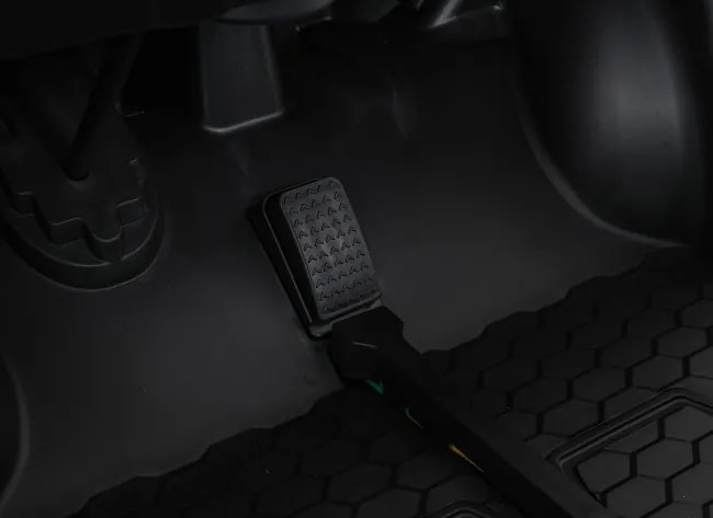 Elektrické autíčko PASSION 4x4 bílé