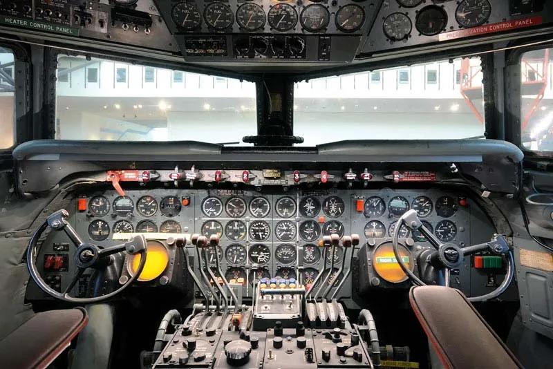Fototapeta DIMEX Cockpit View XL-488| 330 x 220 cm