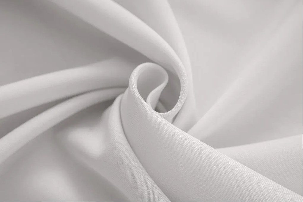 Bílý závěs OXFORD LIGHT 140x270 cm Zavěšení: Řasící páska