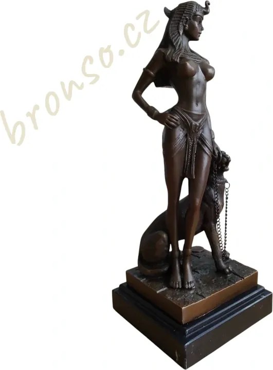 Kleopatra s panterem – bronzová figurální soška