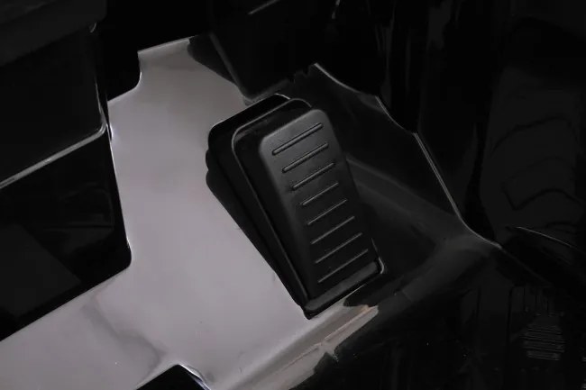 Elektrické autíčko Land Rover Defender černé