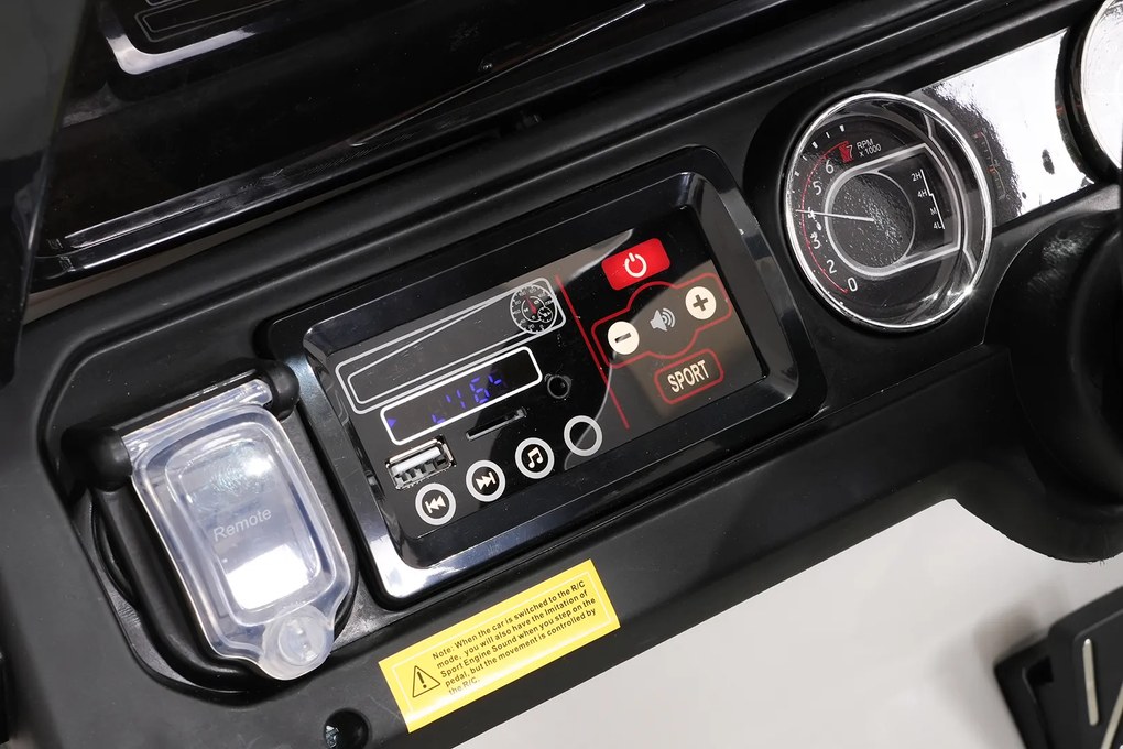 Ramiz Jeep Wrangler Rubicon LIFT elektrické autíčko pro děti bílé
