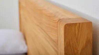 Postel Postelia STONE Buk 180x210 - Dřevěná postel z masivu, bukové dvoulůžko o šíři masivu 8 cm