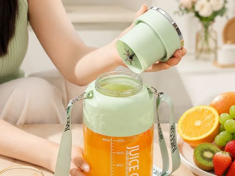 Verk Group Láhev s mixérem usb 1200 ml, hrnek na smoothie, šejker se slámkou a páskem