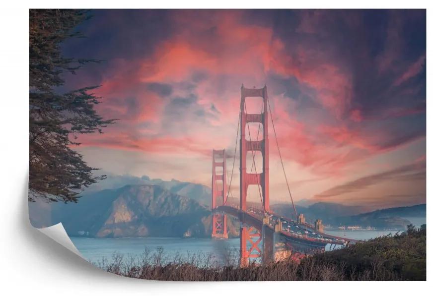 Fototapeta Beautiful View Of Golden Gate Bridge In Background Of Mountains During Sunset Omyvatelný vlies 152.5x104