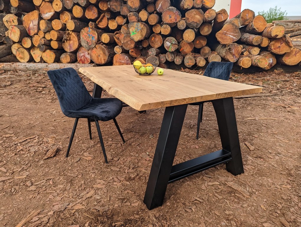 Jídelní stůl z dubového masivu Prag v industriálním designu Velikost Desky: 1500x900 (mm)