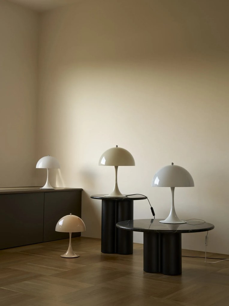 Louis Poulsen Stolní lampa Panthella 320 Opal Beige, béžová barva, plast