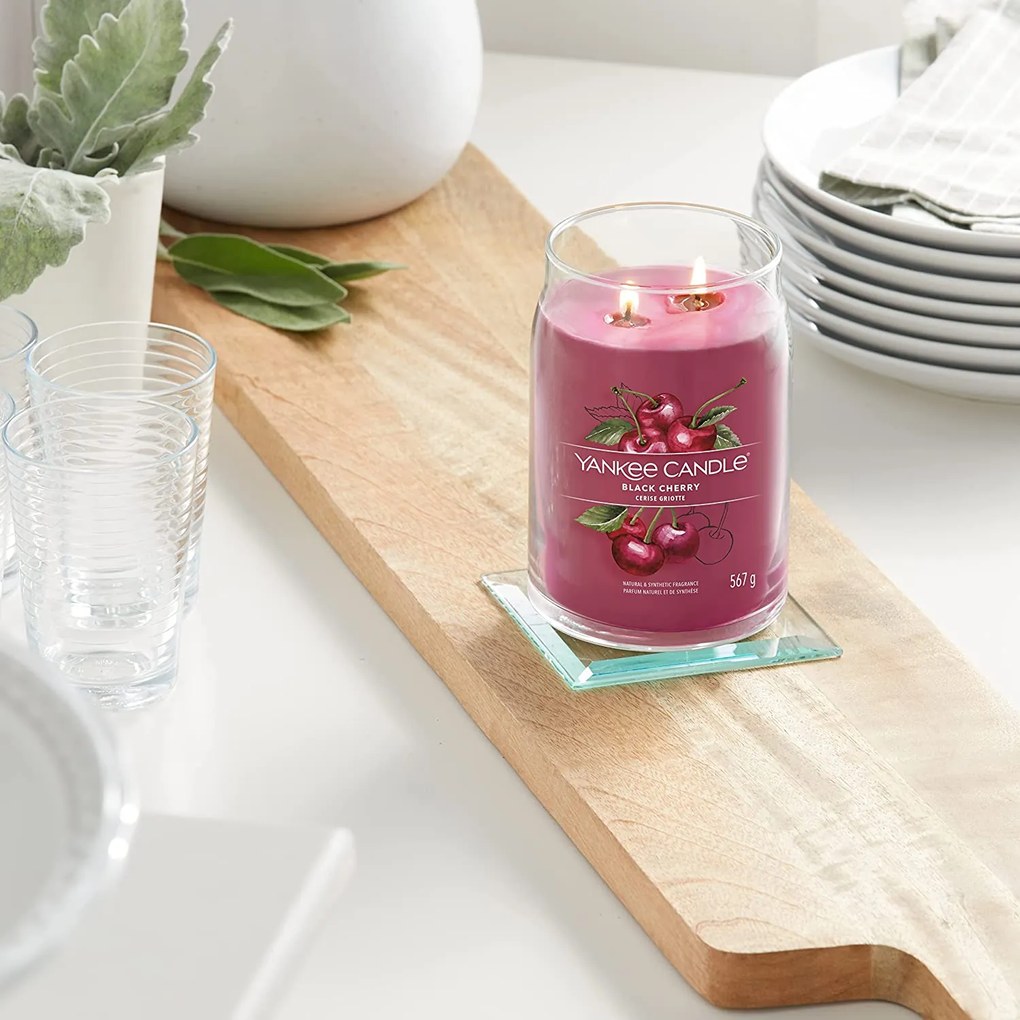 Yankee Candle vonná svíčka Signature ve skle velká Black Cherry  567 g