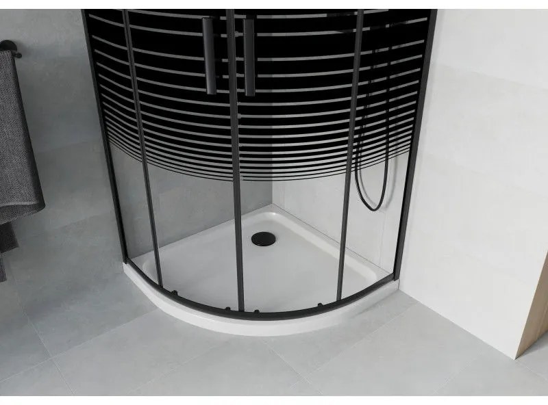 Mexen Rio, čtvrtkruhový sprchový kout s posuvnými dveřmi 90 (dveře) x 90 (dveře) x 190 cm, 5mm čiré sklo s pásky, černý profil + bílá sprchová vanička Slim, 863-090-090-70-20-411