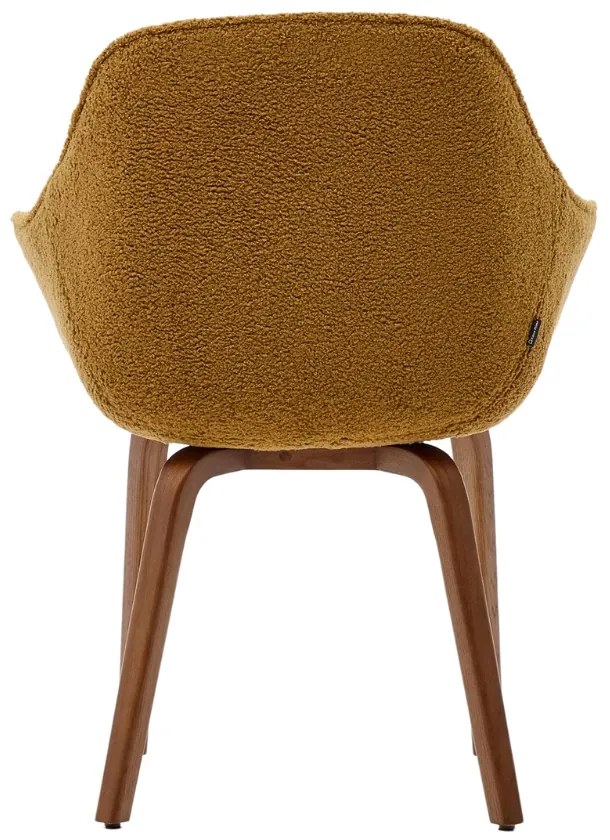 Hořčicově žlutá čalouněná jídelní židle Kave Home Aleli s ořechovou podnoží