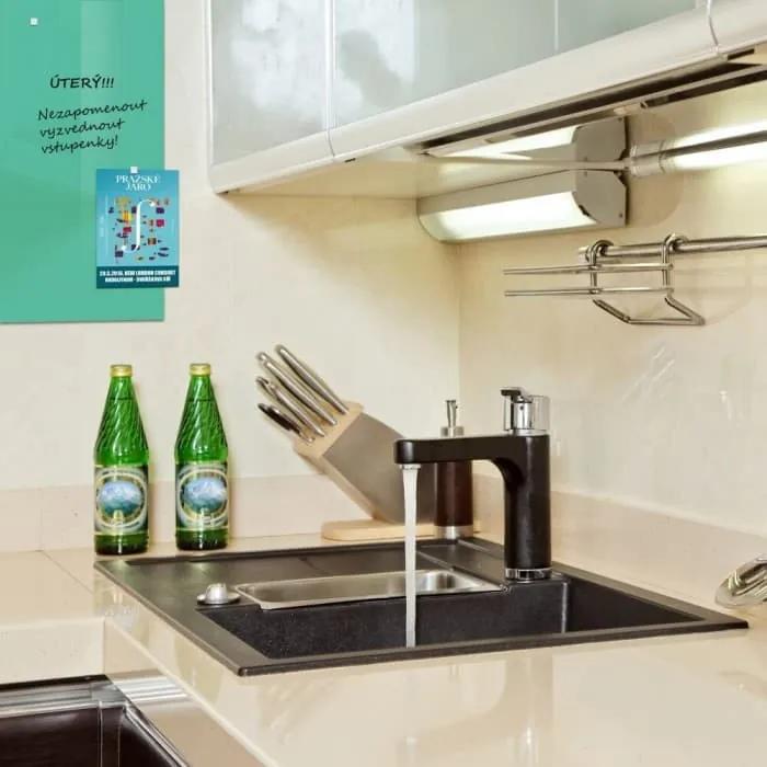 Zelená veronesova skleněná magnetická tabule do kuchyně Smatab® - 100 x 65 cm