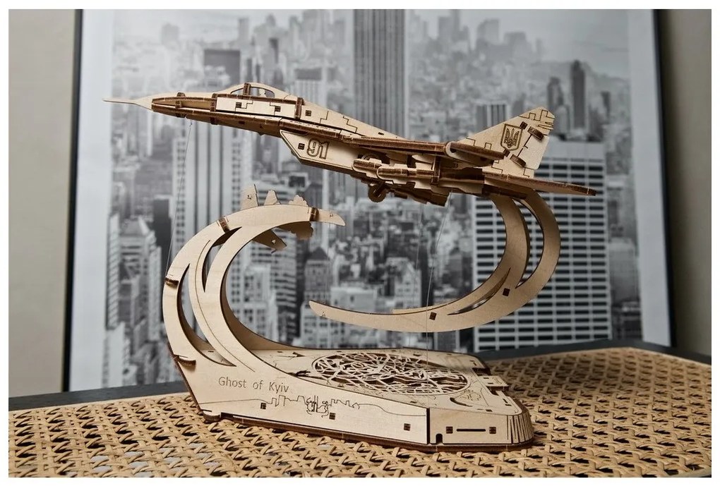 Ugears 3D dřevěné mechanické puzzle The Ghost of Kyiv