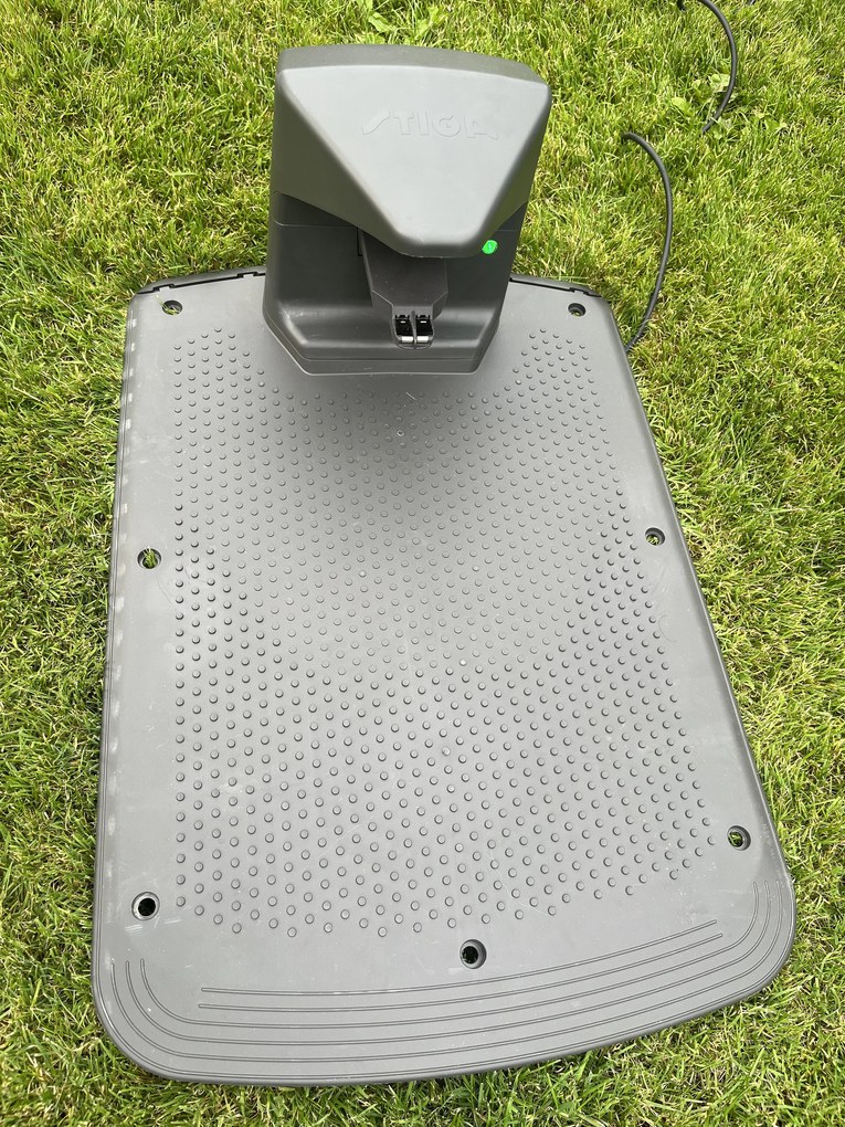 Stiga A1000 autonomní robotická sekačka - PŘEDVÁDĚCÍ