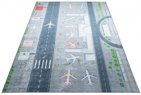 Dětský kusový koberec vhodný k praní BAMBINO 23681 Letiště Letadla šedý Rozměr: 140x200 cm