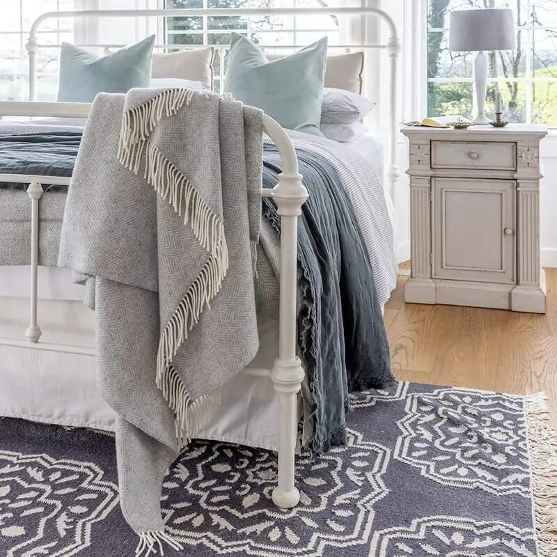 Deka XXL Merino vlna / kašmír Pale Grey & Cream Herringbone 220 x 136 cm John Hanly